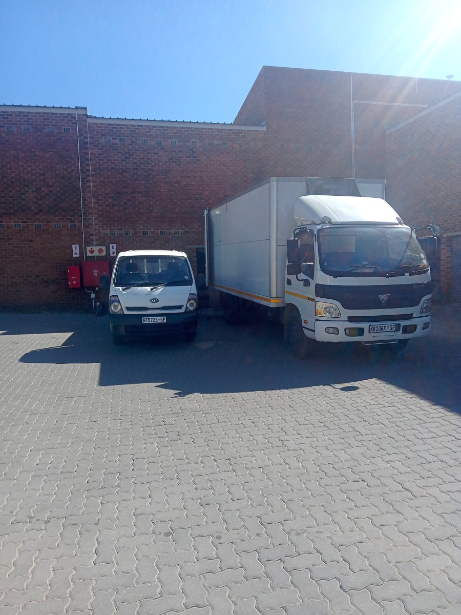 Royal Shift Logistics — Book Now
